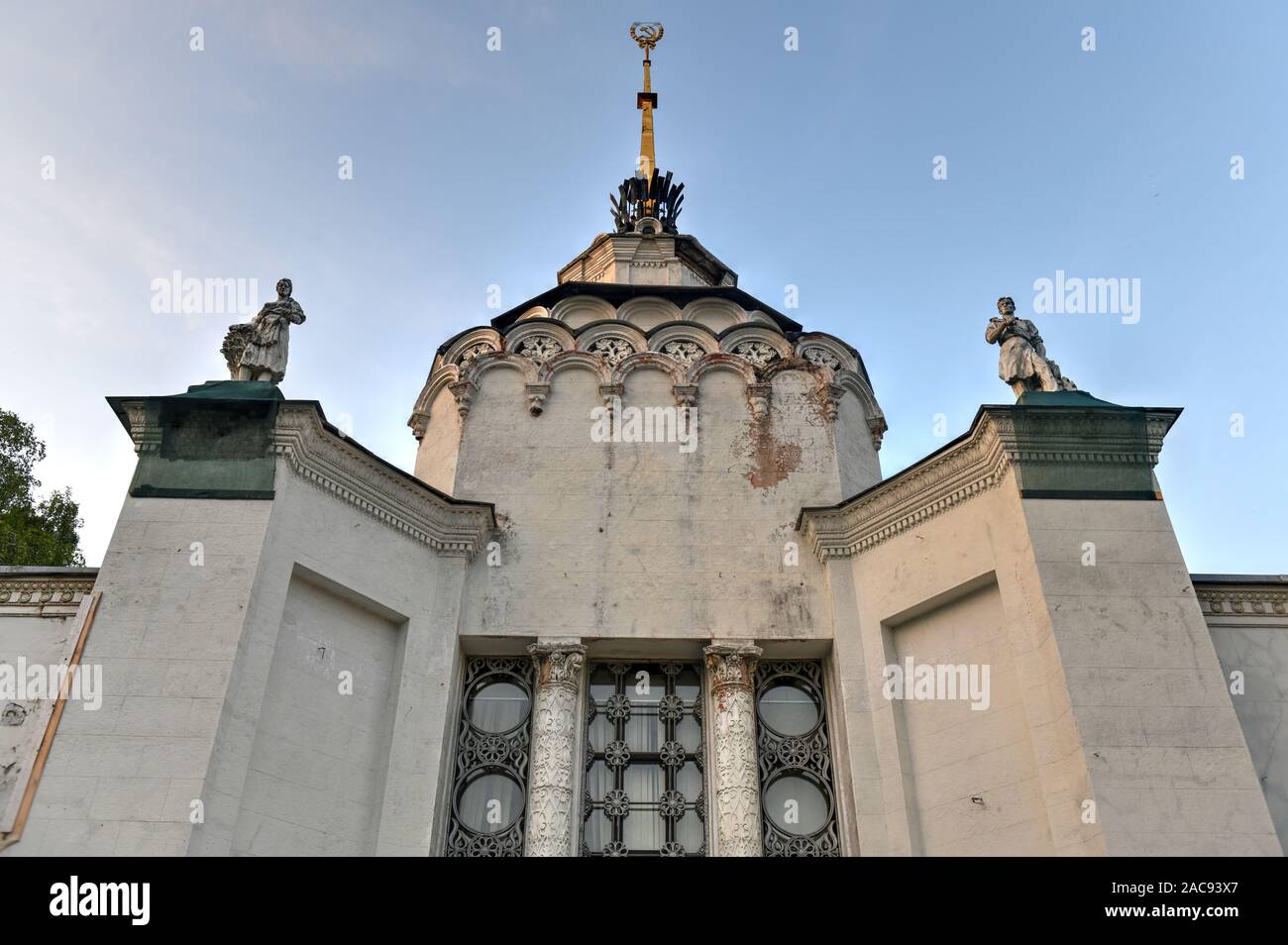 Vdnh central pavilion house hi-res stock photography and images - Alamy