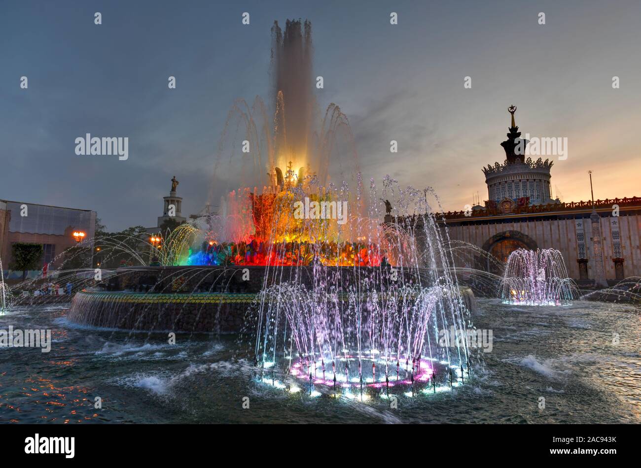 Stone flower fountain hi-res stock photography and images - Alamy