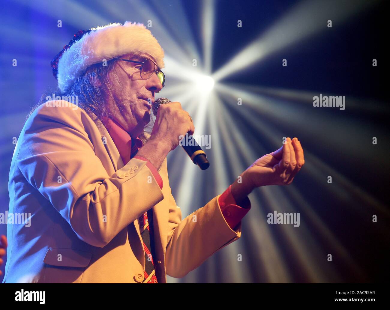 Duesseldorf, Germany. 29th Nov, 2019. The pop singer Guildo Horn stands ...