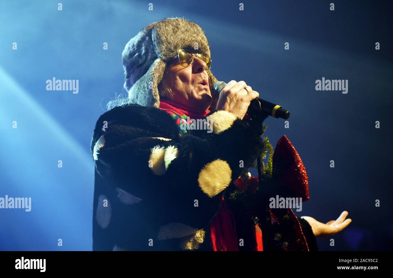 Duesseldorf, Germany. 29th Nov, 2019. The pop singer Guildo Horn stands ...