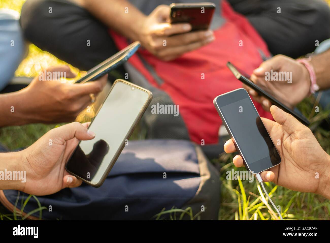 Millennials india smartphone hi-res stock photography and images - Alamy
