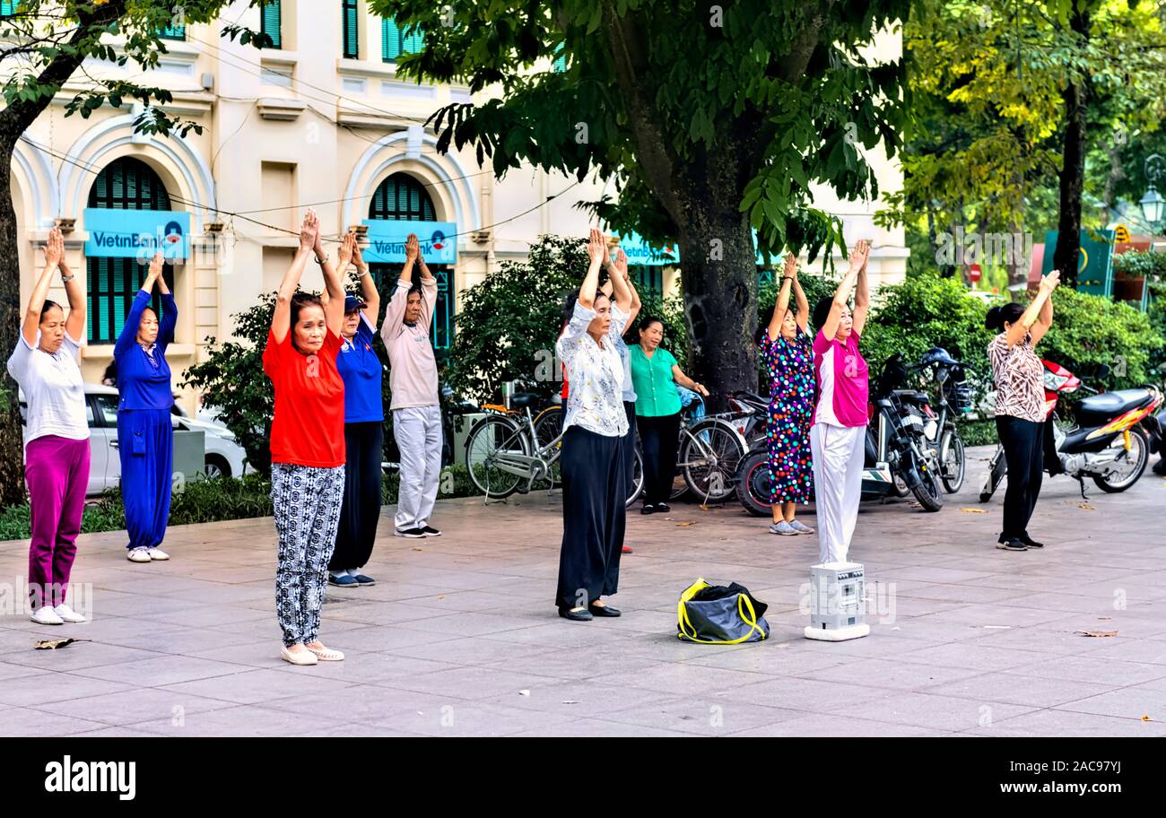 Vietnamese women excercising hi-res stock photography and images - Alamy