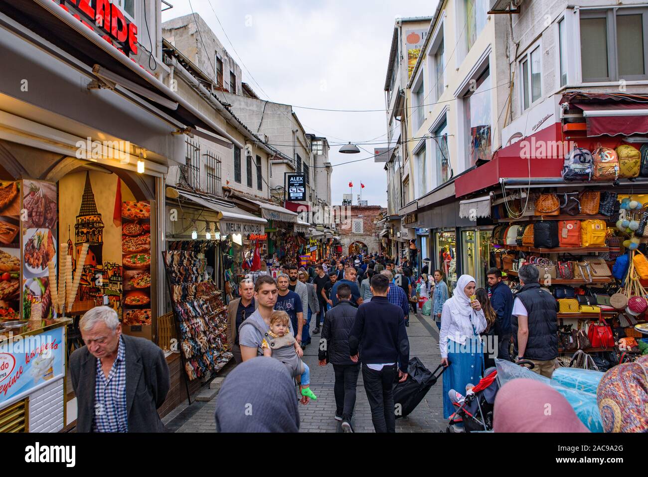Istanbul people hi-res stock photography and images - Alamy