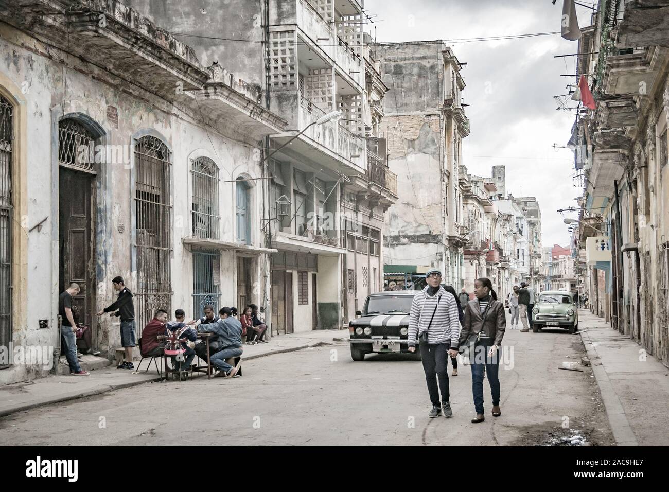 Life in havana hi-res stock photography and images - Alamy