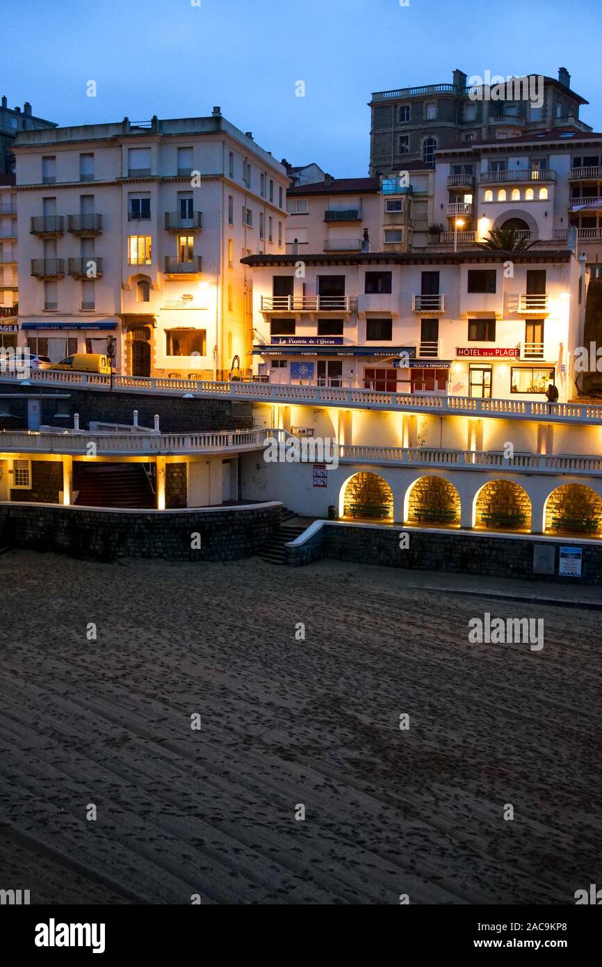 Winter view of the Port-Vieux beach at twilight, Biarritz, Pyrénées ...