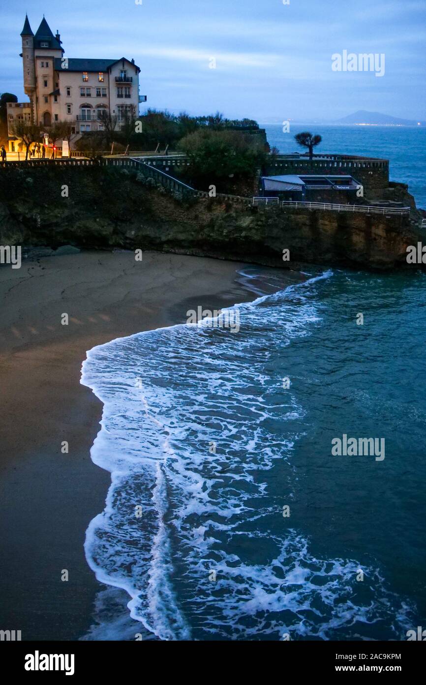 Winter view of the Port-Vieux beach at twilight, Biarritz, Pyrénées ...