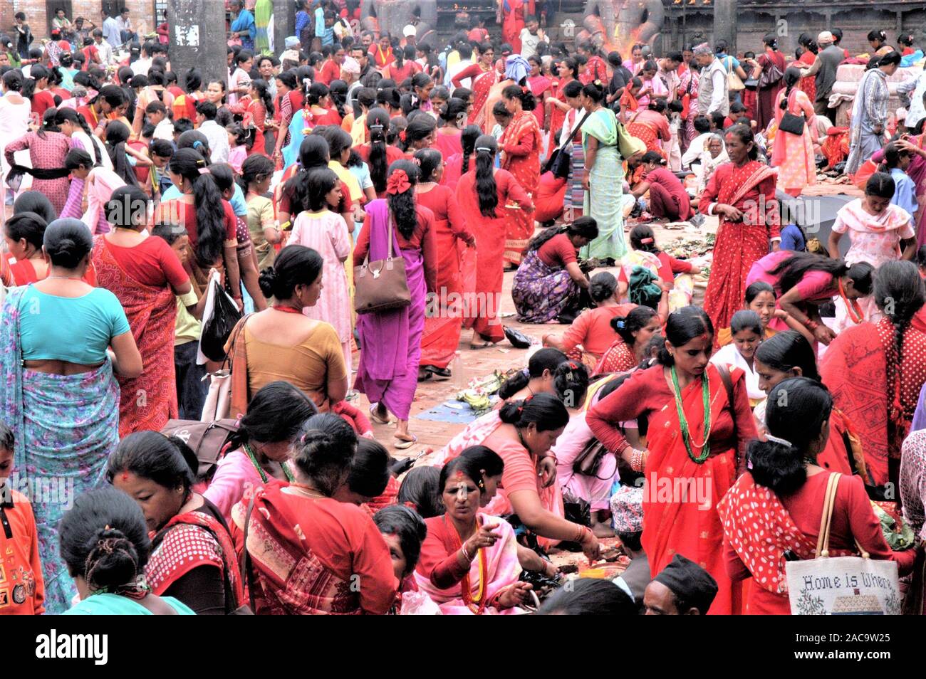 NEPAL,BHAKTAPUR HARTALIKA TEEJ THE MOST IMPORTANT WOMEN'S FESTIVAL IN THE HINDU WORLD Stock ...
