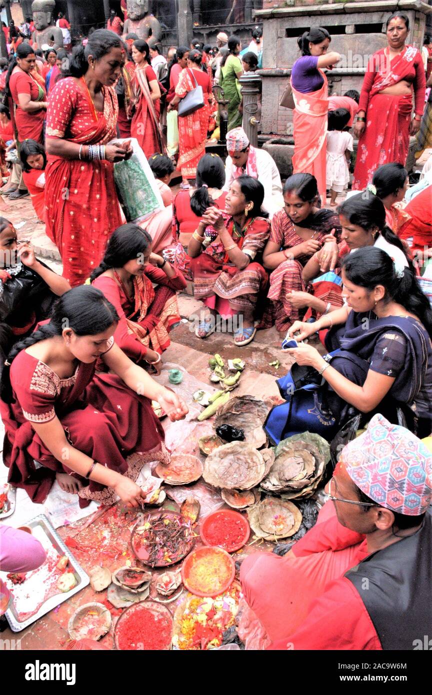NEPAL,BHAKTAPUR HARTALIKA TEEJ THE MOST IMPORTANT WOMEN'S FESTIVAL IN THE HINDU WORLD Stock ...