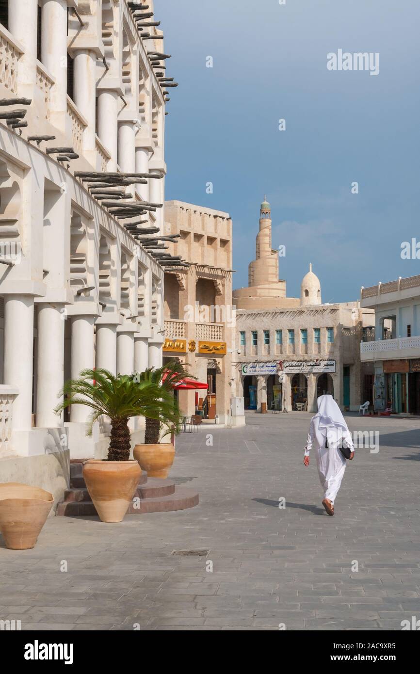 DOHA, QATAR - NOVEMBER 28 2008: Anonymous Arab man in traditional ...