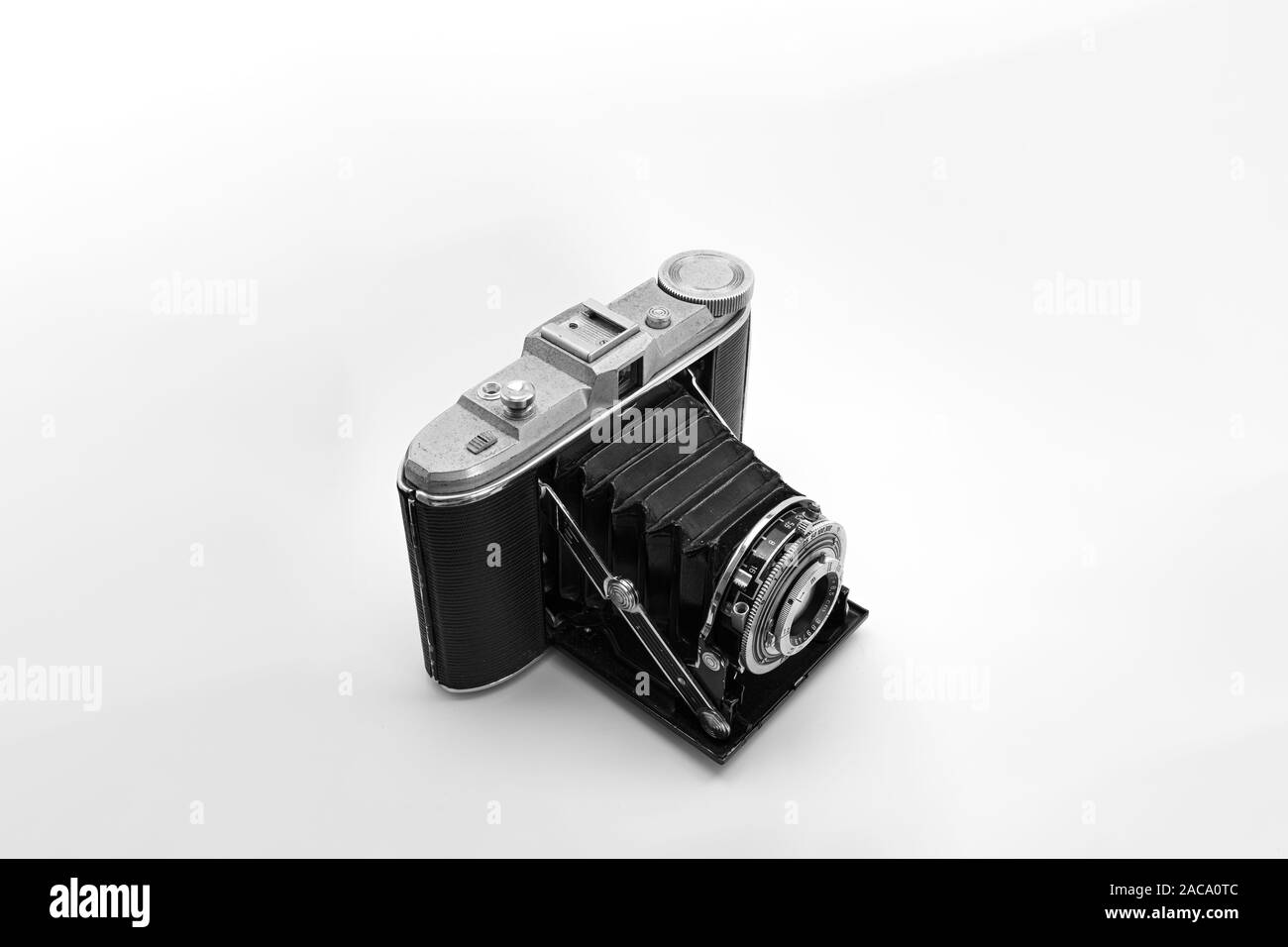 Antique german folding camera hi-res stock photography and images - Alamy