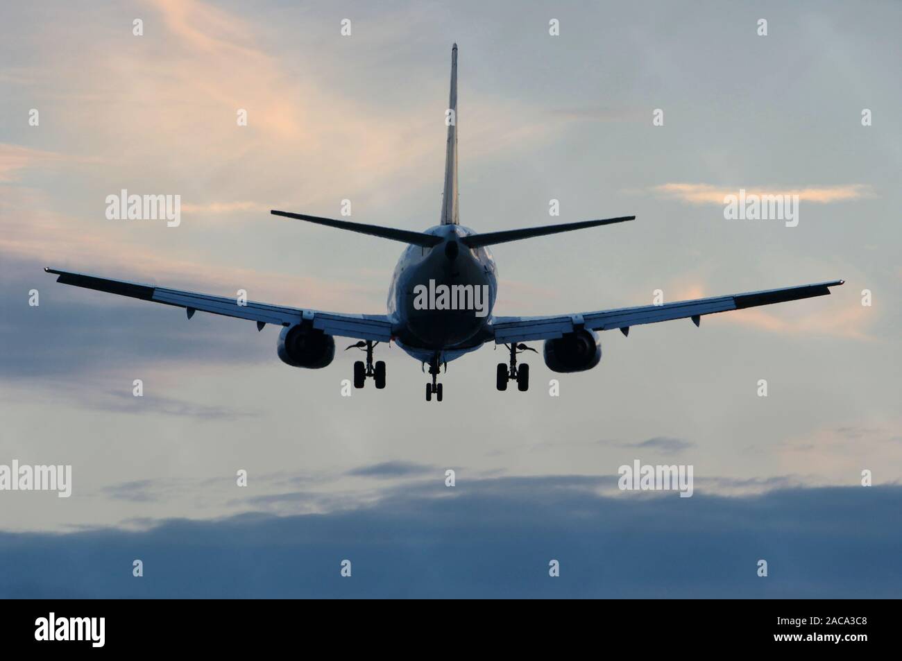 Rear view landing aircraft hi-res stock photography and images - Alamy