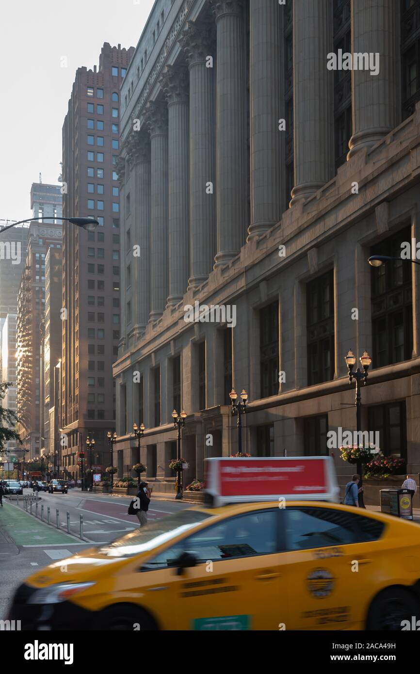 Chicago Street - The Loop, Chicago, USA Stock Photo - Alamy