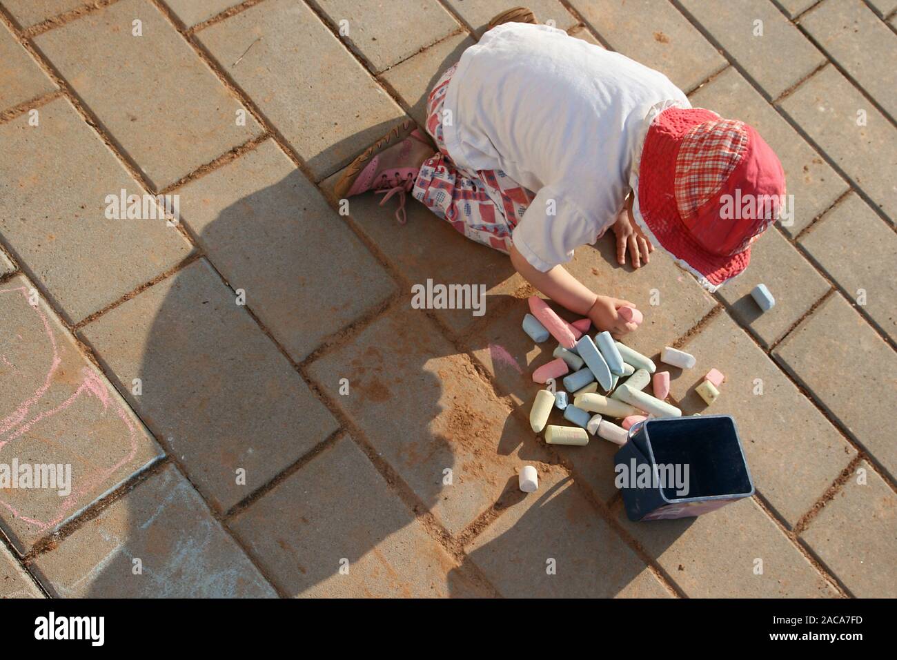 Child paints with chalk Stock Photo - Alamy