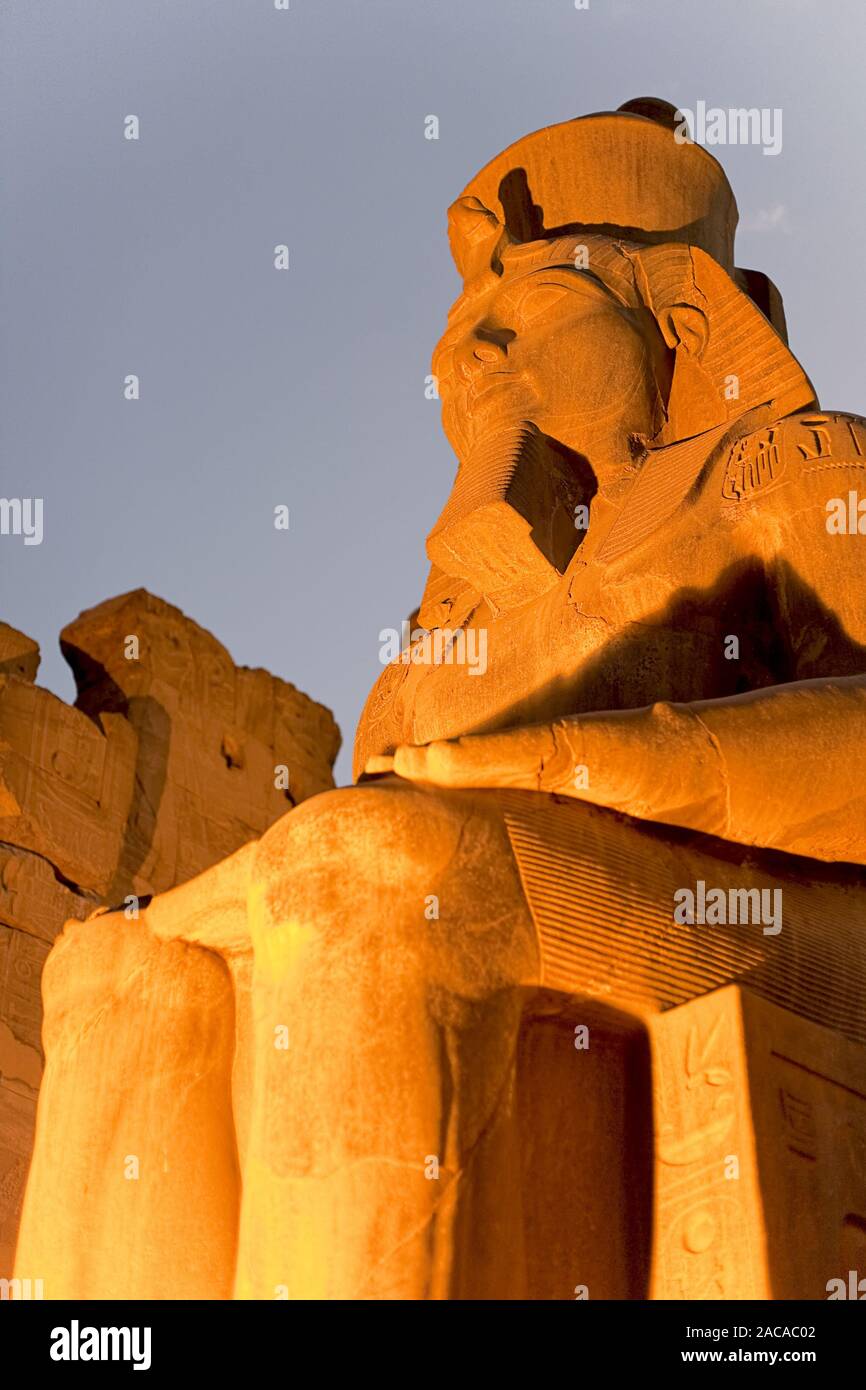 Statue in the temple of Luxor Stock Photo - Alamy