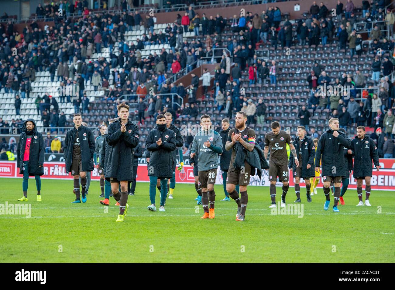 Frozen football pitch hi-res stock photography and images - Alamy