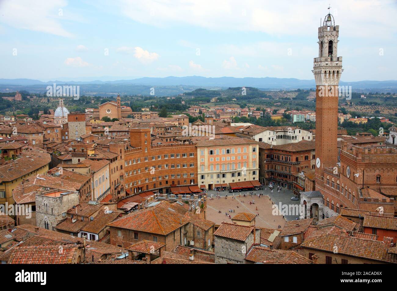 Siena the piazza del campo hi-res stock photography and images - Alamy