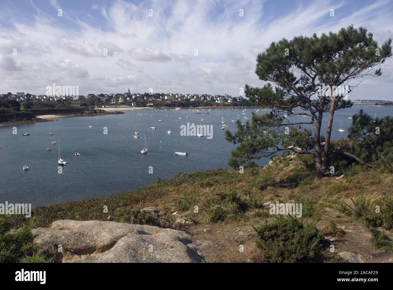 City view and harbour hi-res stock photography and images - Alamy