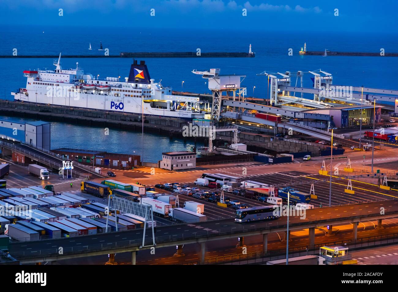 Container ships dover hi-res stock photography and images - Alamy