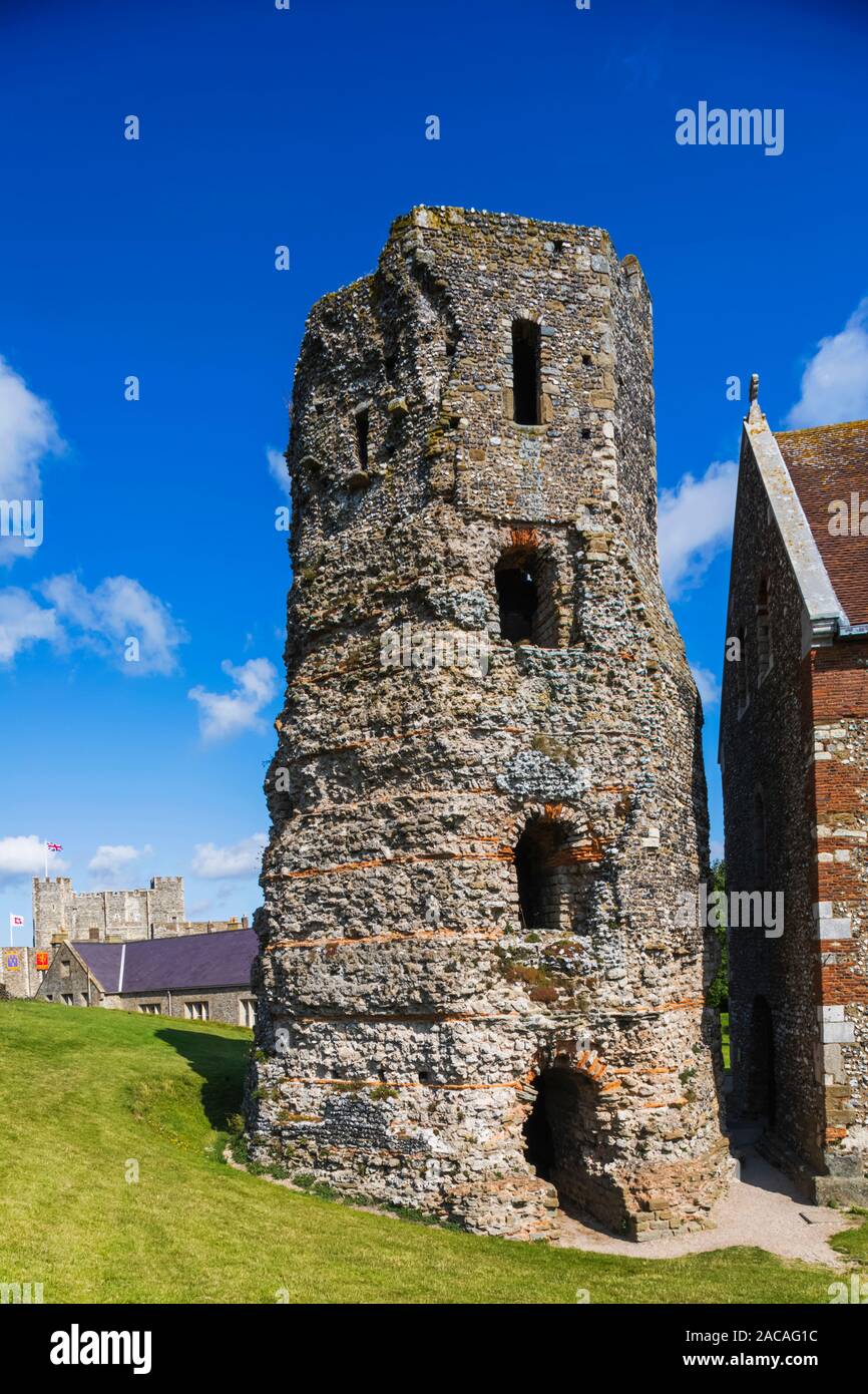 England, Kent, Dover, The Roman Lighthouse and Dover Castle Stock Photo ...
