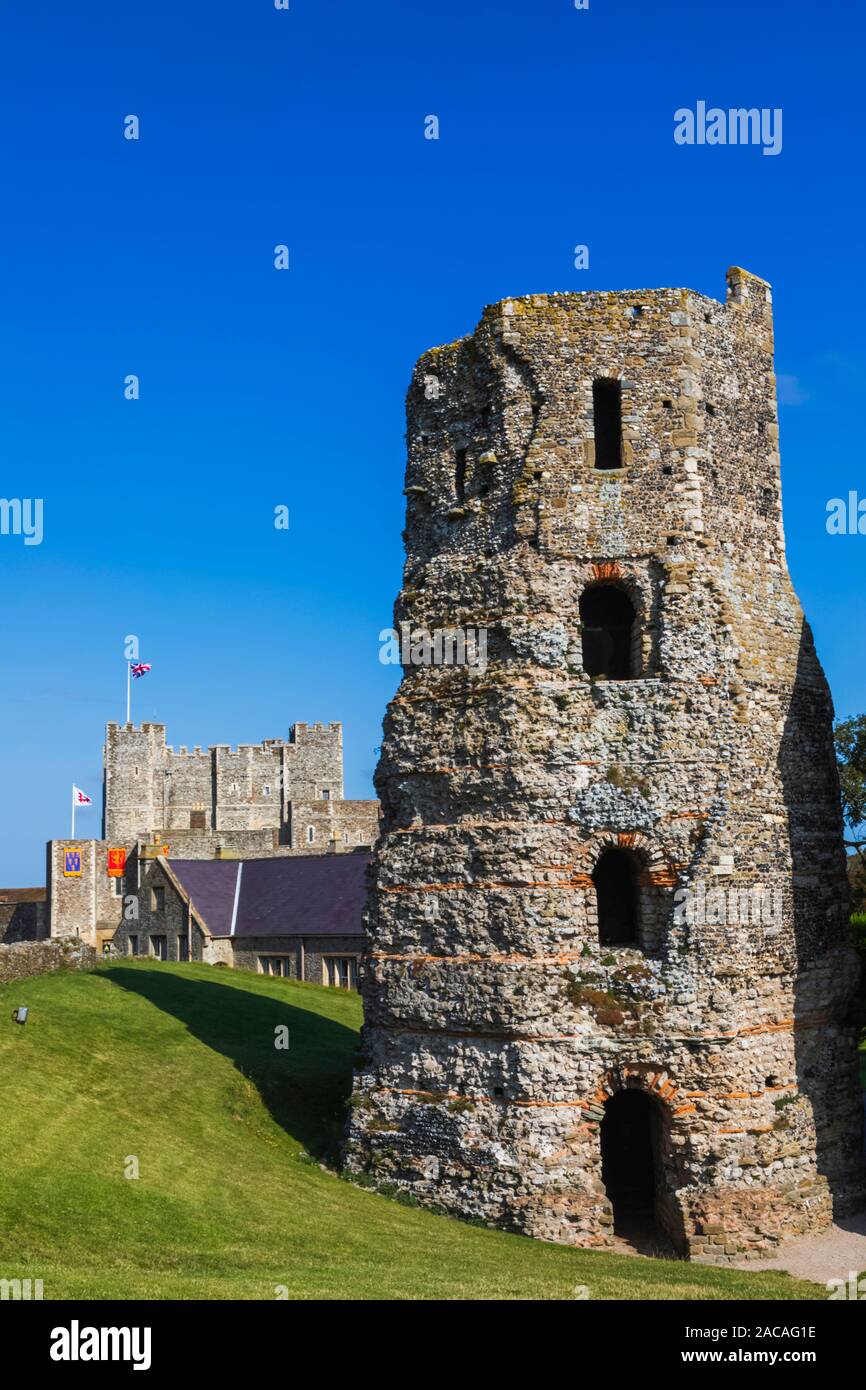 England, Kent, Dover, The Roman Lighthouse and Dover Castle Stock Photo ...