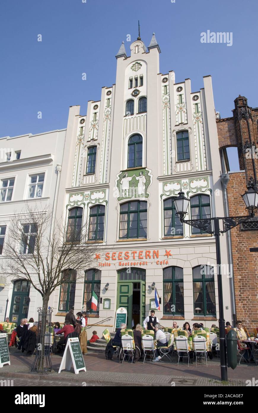 Place house hi-res stock photography and images - Alamy