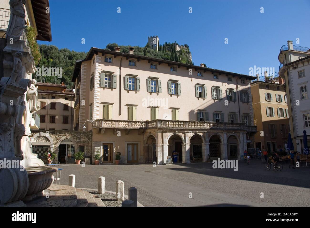 Square of castle hi-res stock photography and images - Alamy