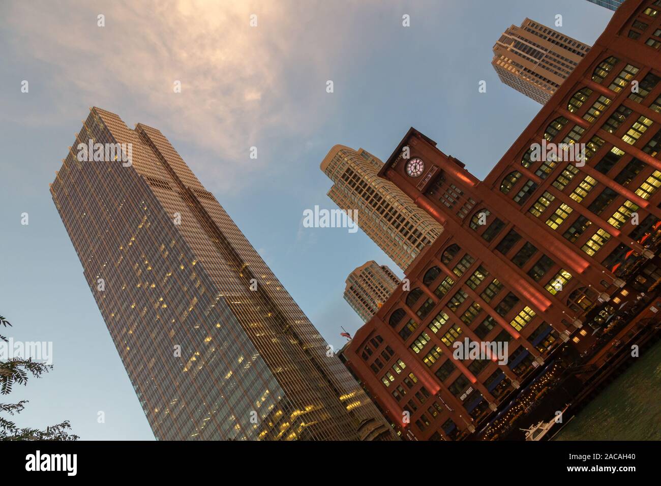 Reid Murdoch Building and Quaker Tower, Riverfront Park - Chicago ...