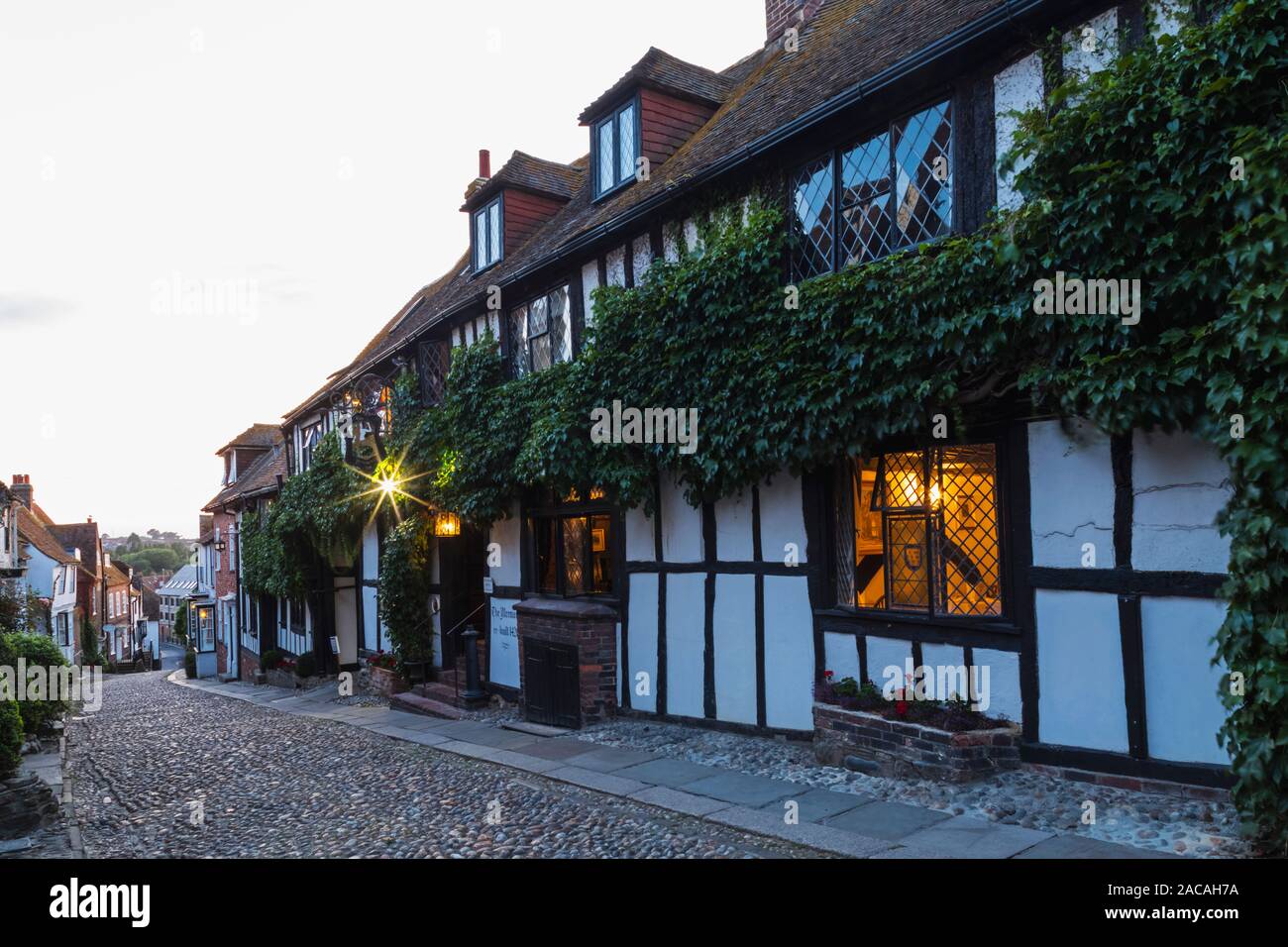 Historic mermaid inn street hi-res stock photography and images - Alamy