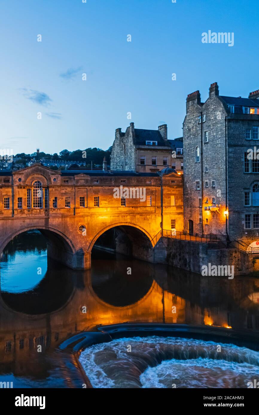 England, Somerset, Bath, Pultney Bridge and River Avon at Night Stock ...
