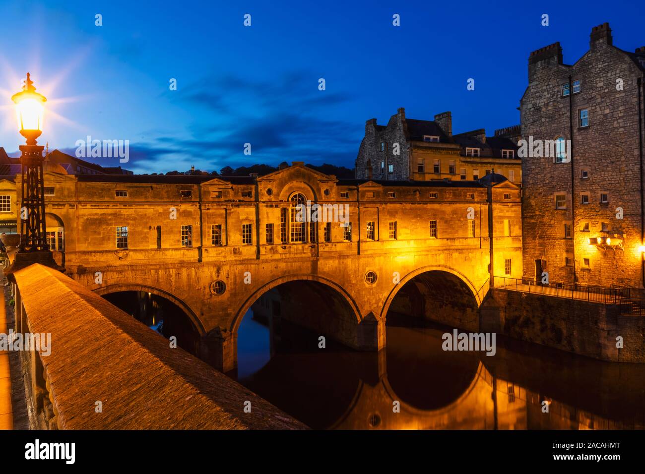 England, Somerset, Bath, Pultney Bridge and River Avon at Night Stock ...