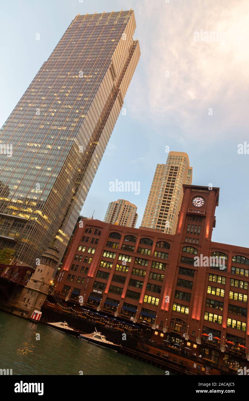 Reid Murdoch Building and Quaker Tower, Riverfront Park - Chicago ...