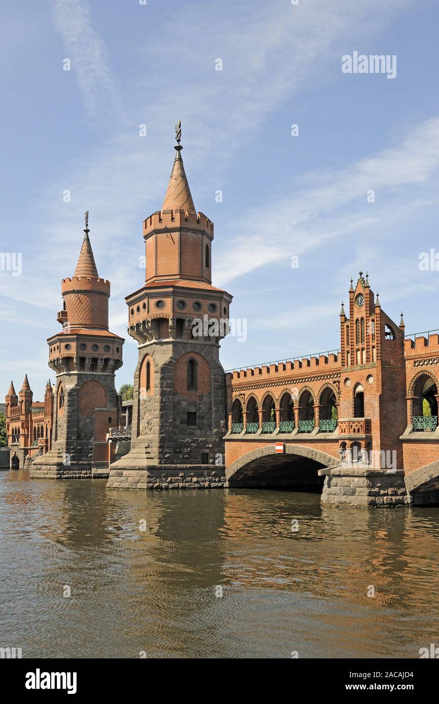 Oberbaum Bridge in Berlin Stock Photo - Alamy