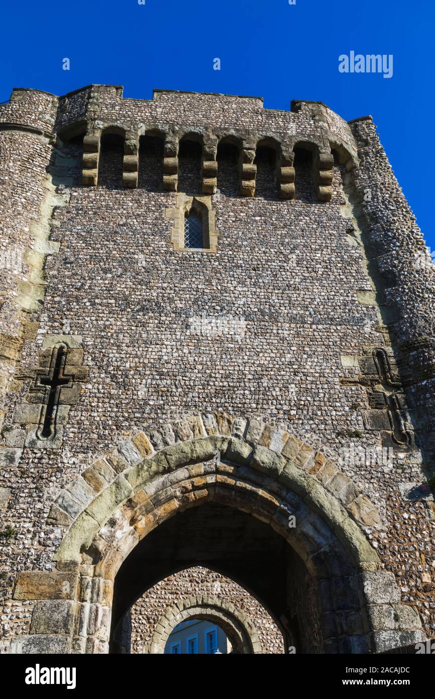 English medieval gates hi-res stock photography and images - Alamy