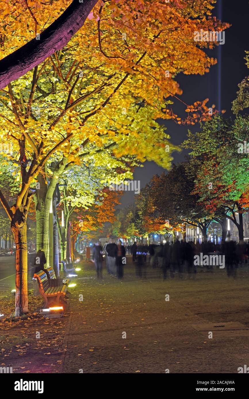 Unter den linden strasse hi-res stock photography and images - Alamy