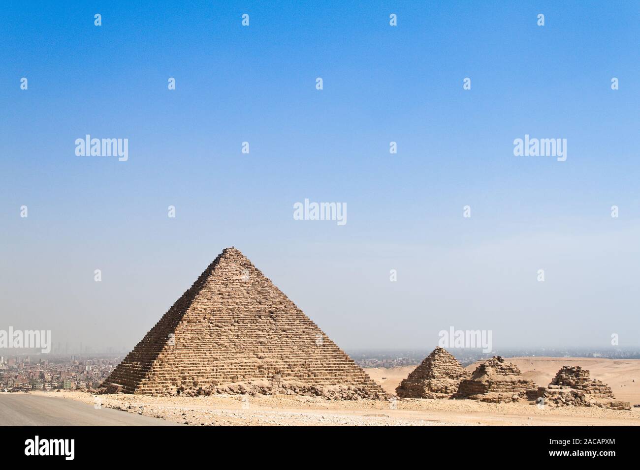 Cheops pyramids hi-res stock photography and images - Alamy