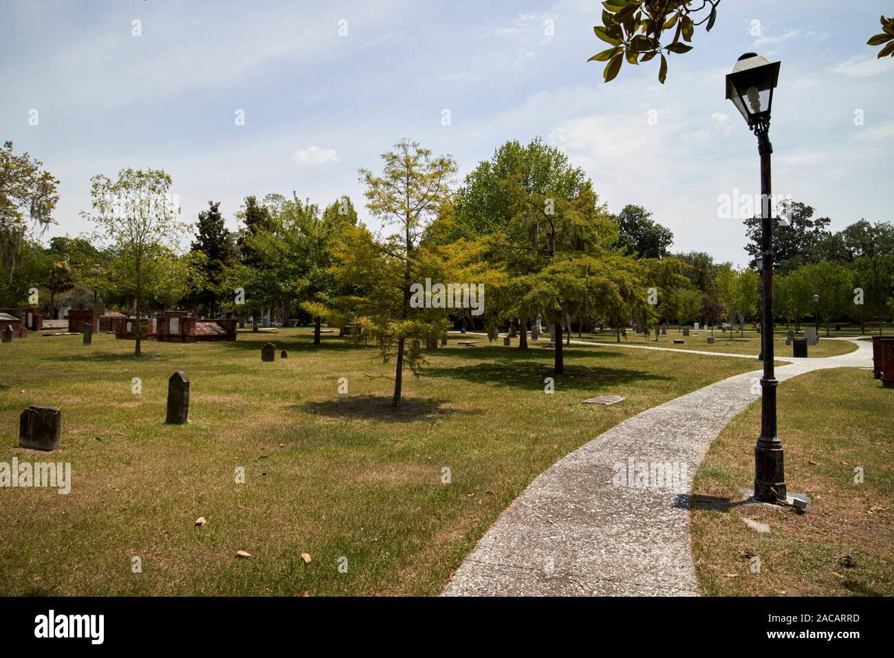 path through colonial park cemetery savannah georgia usa Stock Photo ...