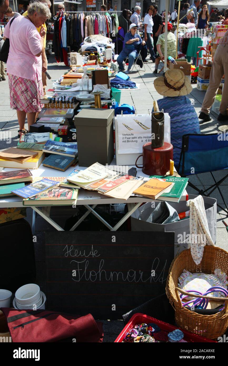 Flea market stand hi-res stock photography and images - Alamy