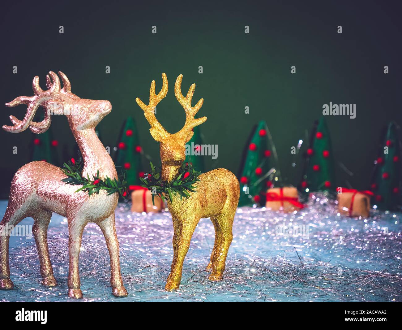 Red sparkle background scene hi-res stock photography and images - Alamy