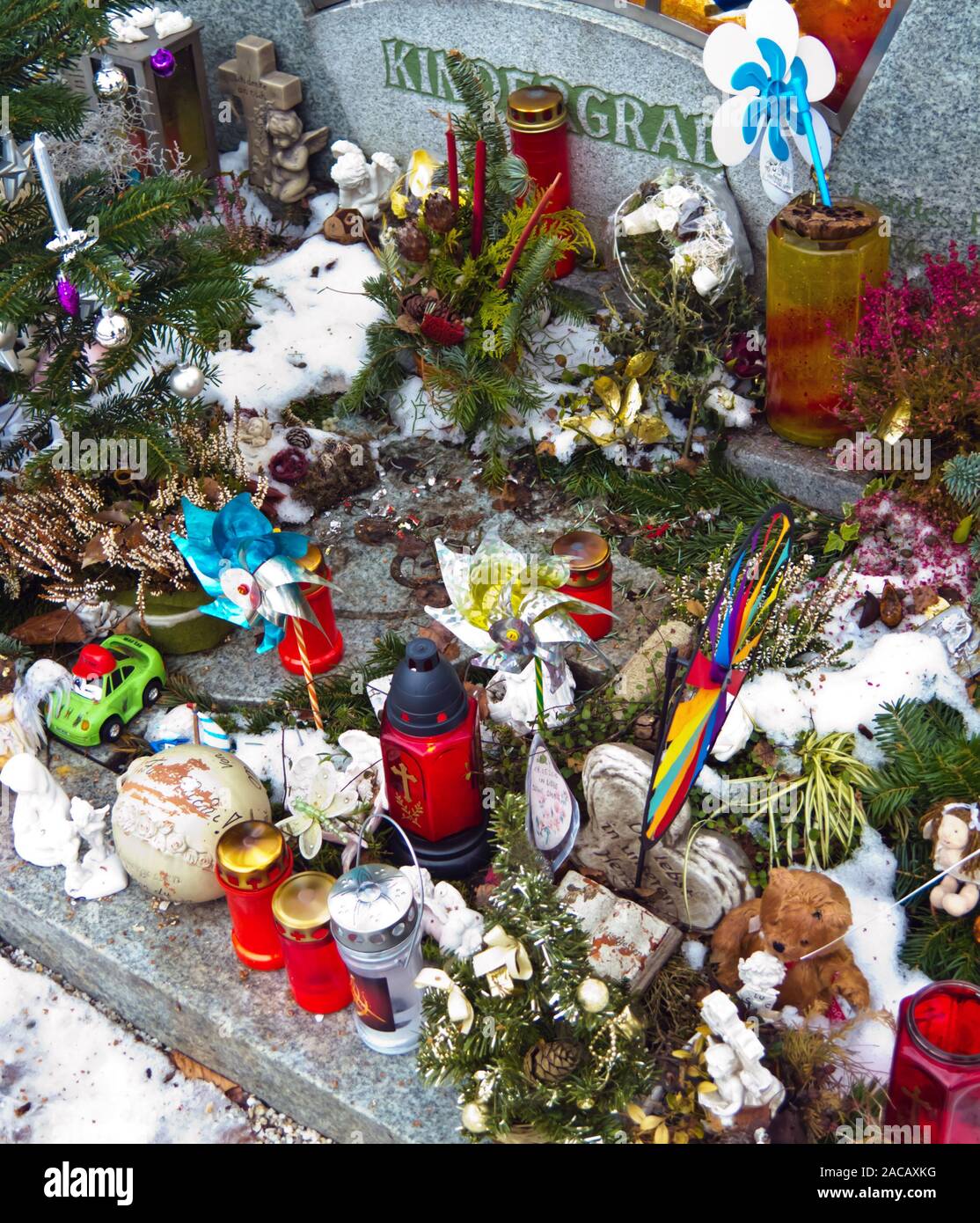 Child grave hi-res stock photography and images - Alamy