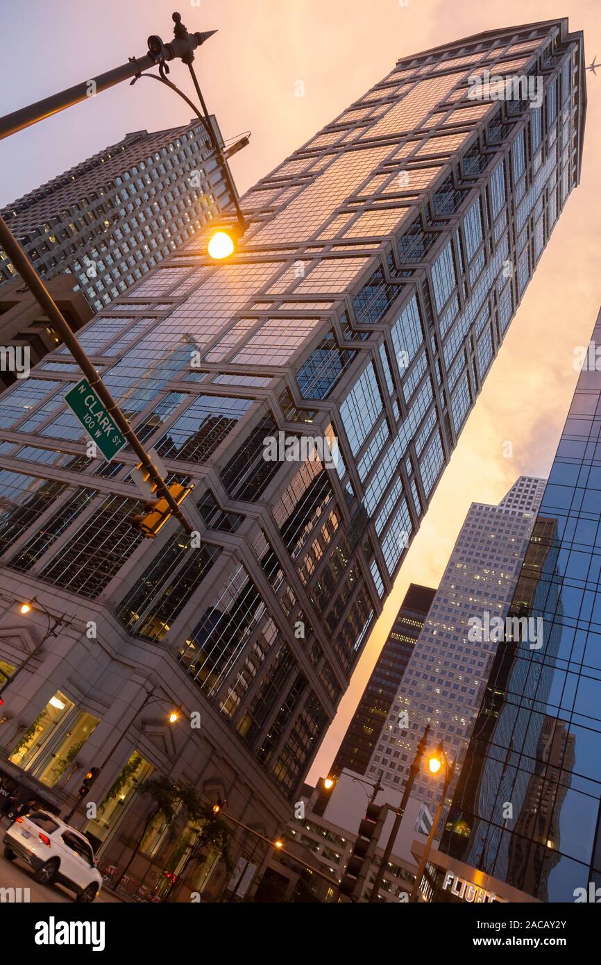 77 west wacker drive hi-res stock photography and images - Alamy