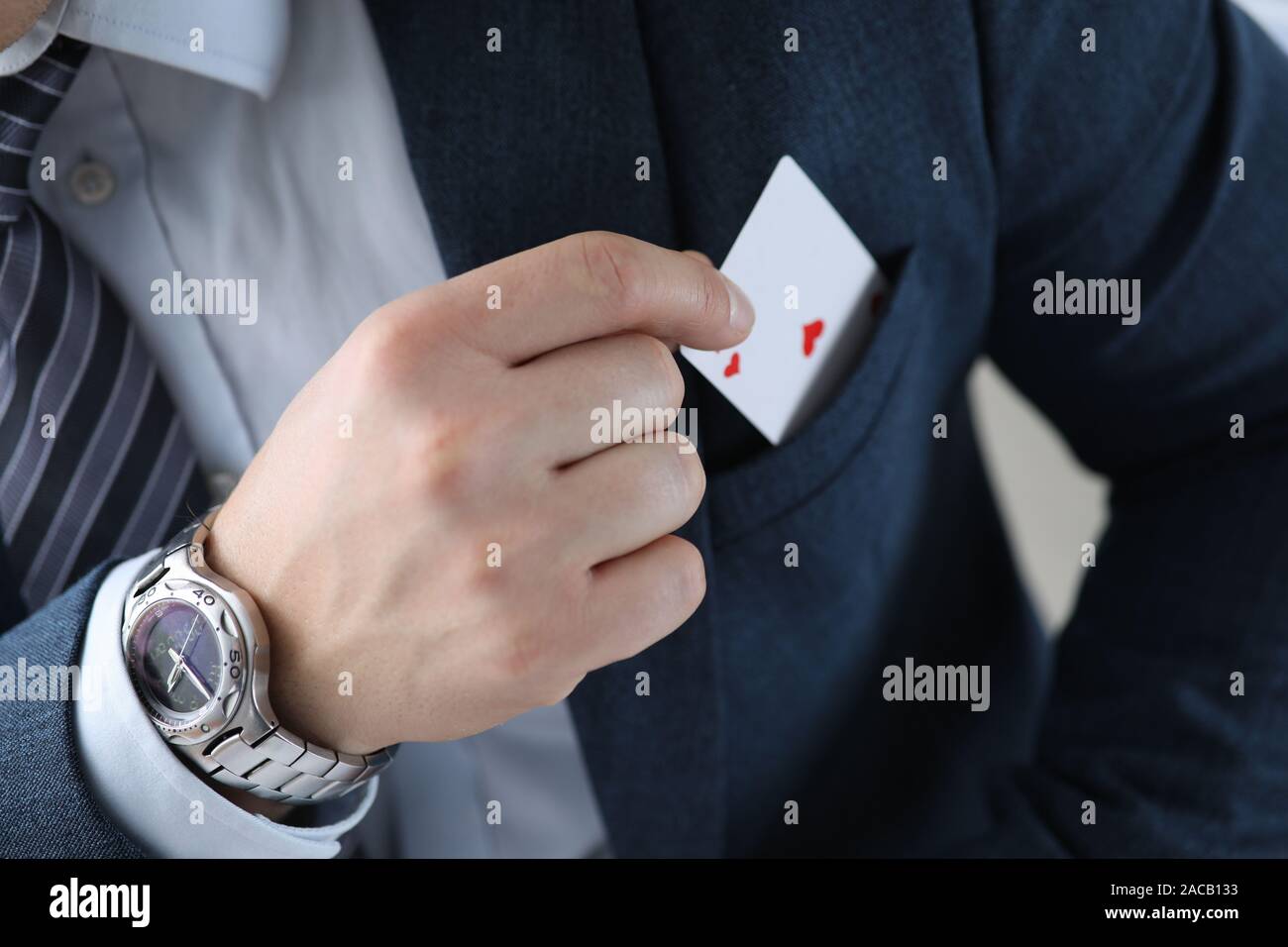 Closeup card trick hi-res stock photography and images - Alamy