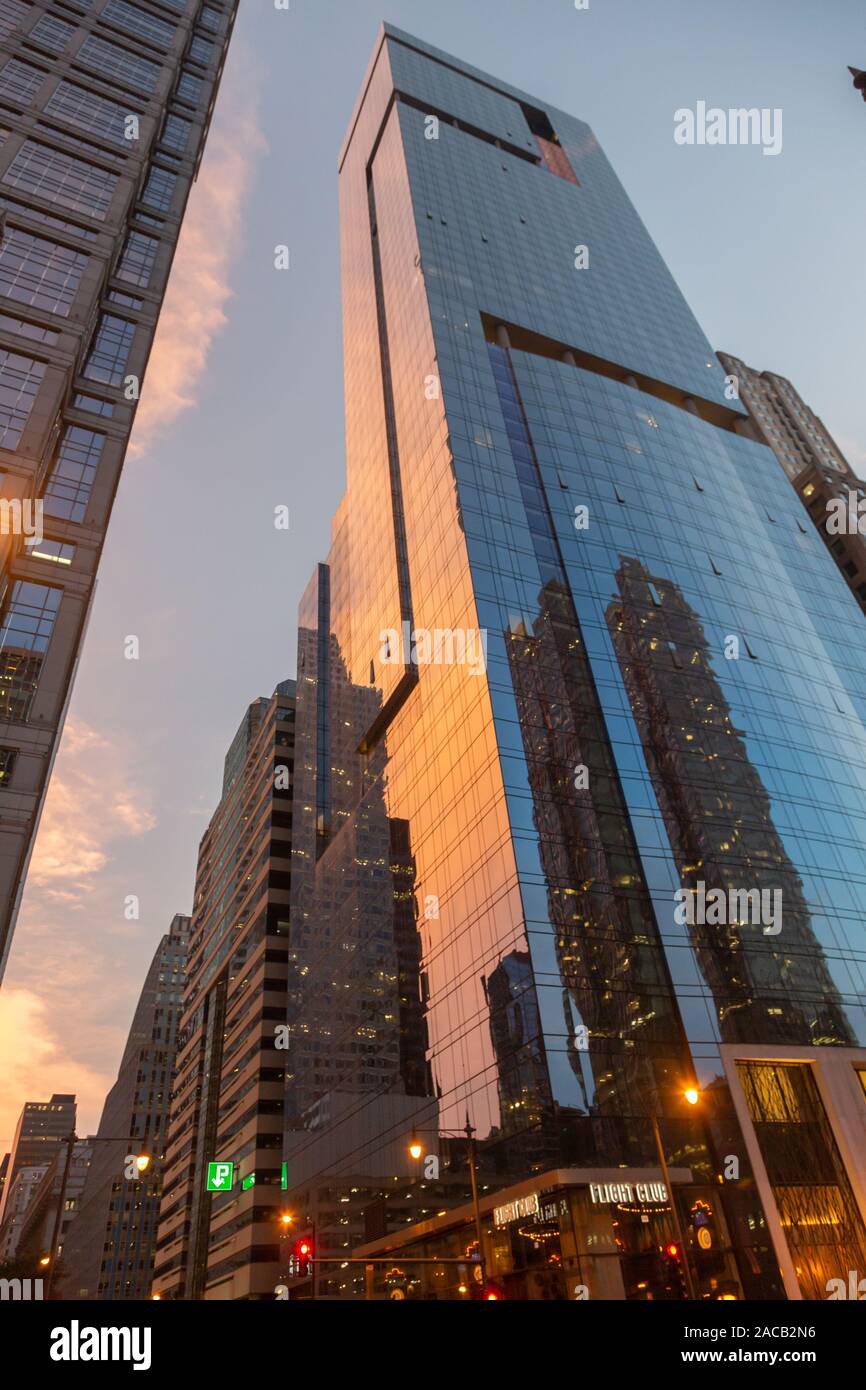 Chicago luxury hi-res stock photography and images - Alamy