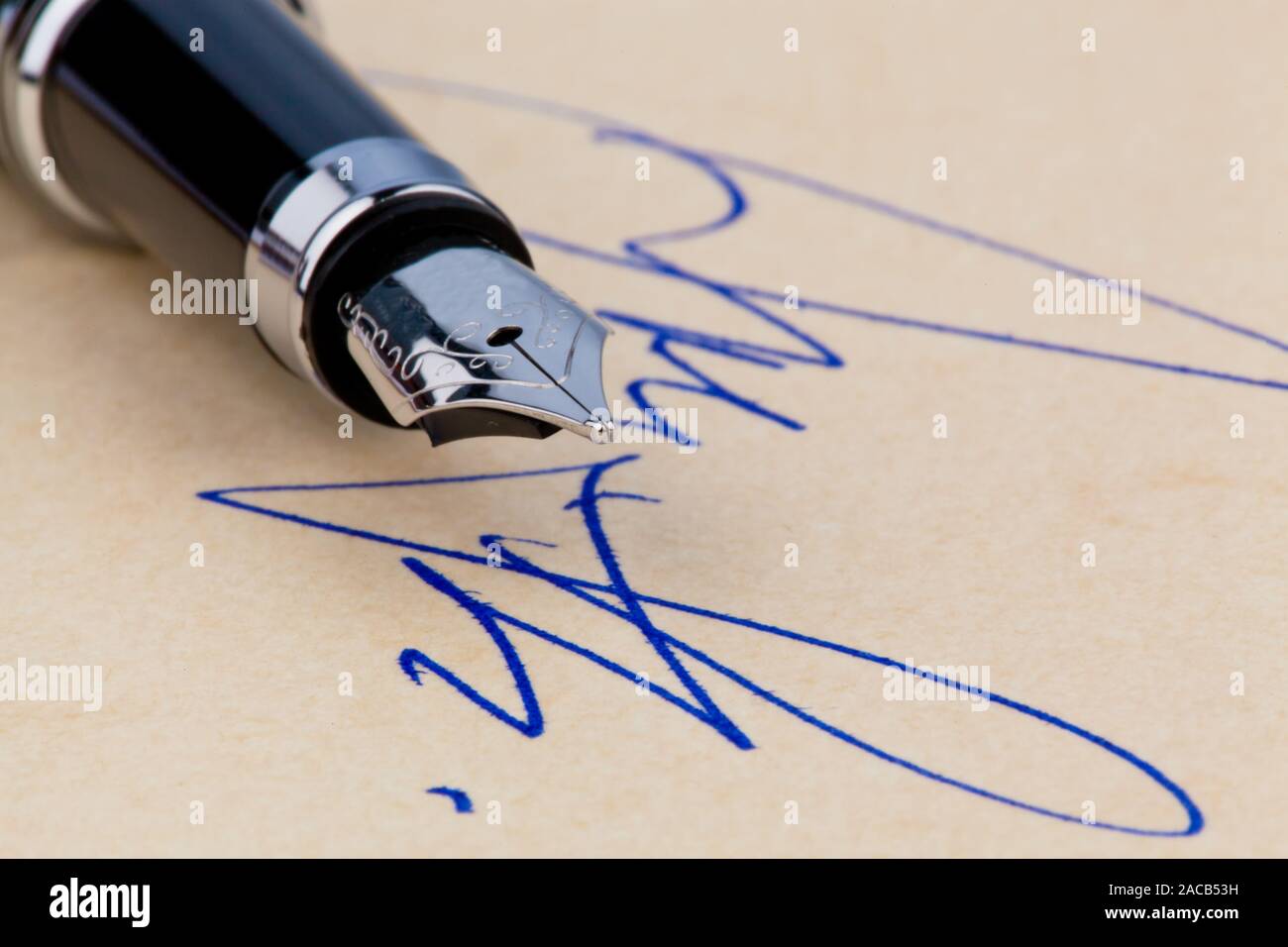 Fountain pen and signature Stock Photo - Alamy