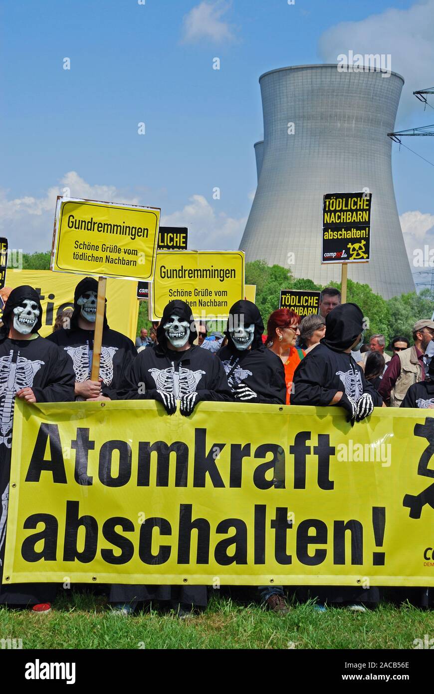 Anti-nuclear demonstration at Gundremmingen nuclear power plant Stock ...
