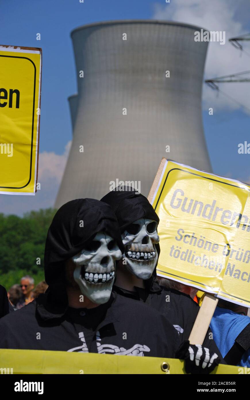 Anti-nuclear demonstration at Gundremmingen nuclear power plant Stock ...