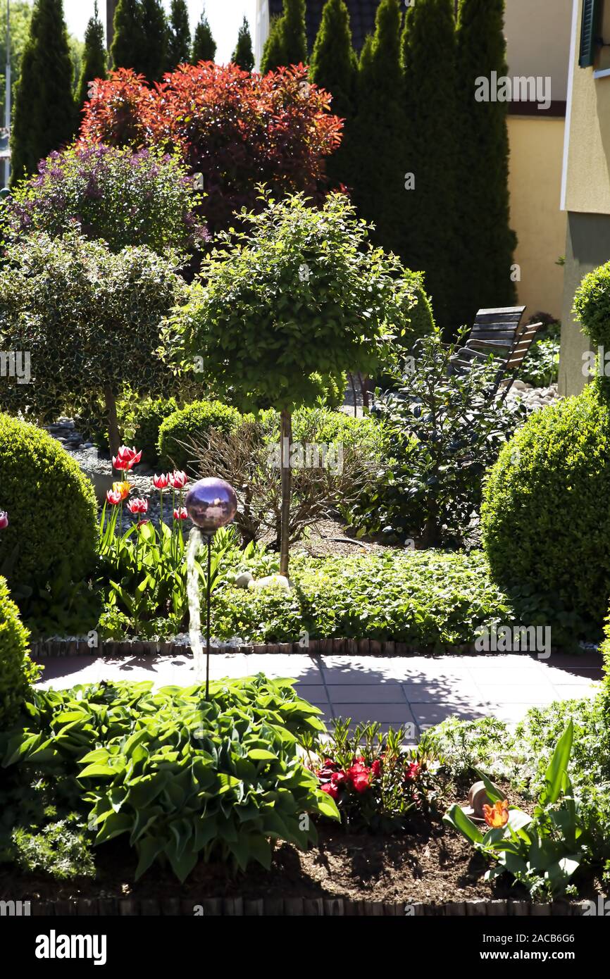 beautiful front garden Stock Photo - Alamy
