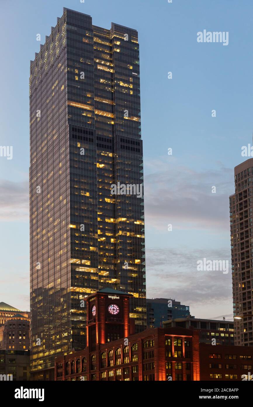 Quaker Tower, Riverfront Park, Chicago, Illinois, USA Stock Photo - Alamy