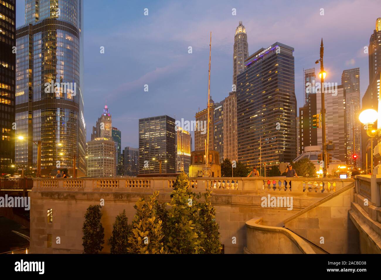 Chicago river evening hi-res stock photography and images - Alamy