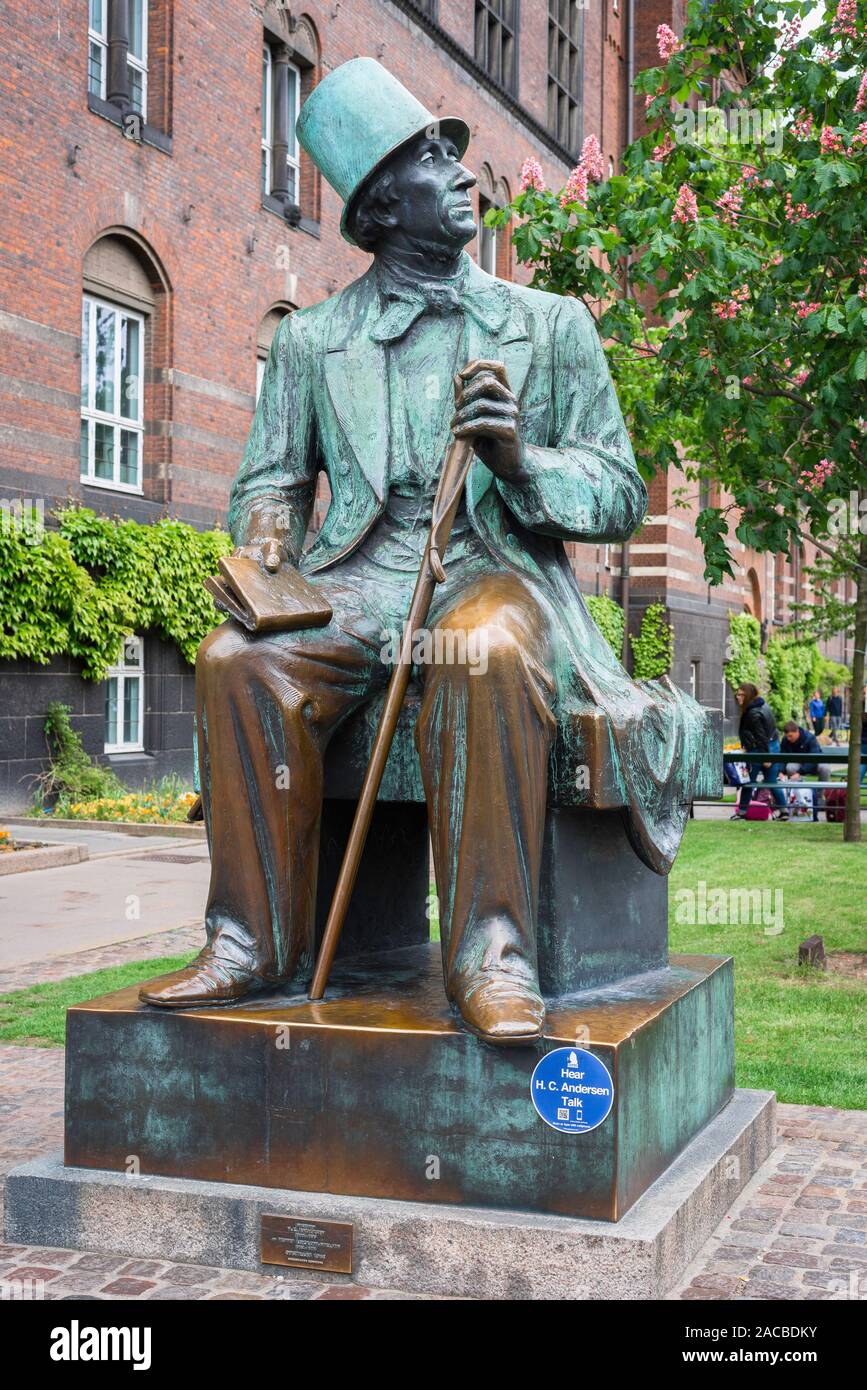Statue of Hans Christian Andersen sited beside the City Hall (Radhus ...