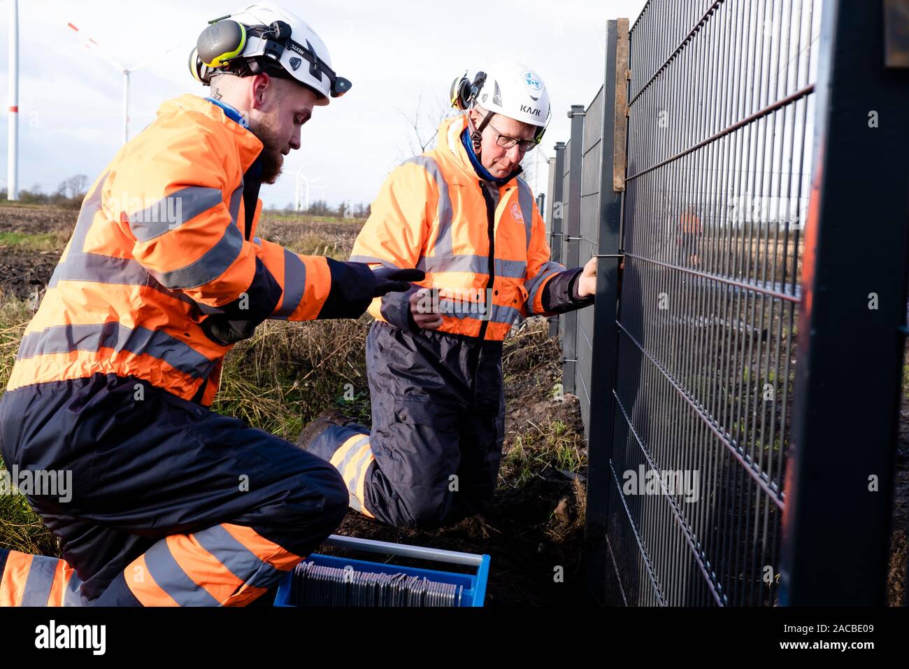 Tinglev, Denmark. 02nd Dec, 2019. Rasmus Dyrvig (l) and Gerd Detlefsen ...
